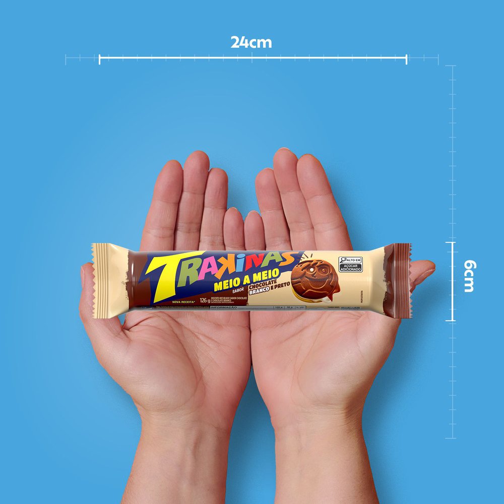 Biscoito Recheado Meio a Meio Chocolate e Chocolate Branco Trakinas ...
